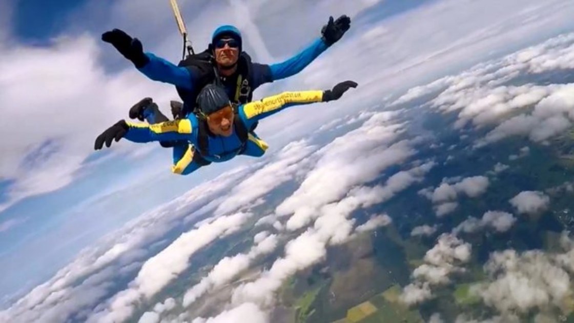 Kevin's Sky Dive for Friends of Tameside Young Carers - JustGiving