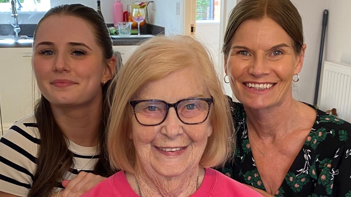 Lorraine Ballantyne is fundraising for Alzheimer's Society