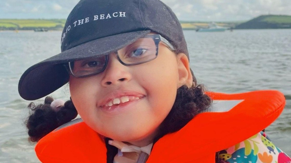 Oliver Barnes is fundraising for Shooting Star Children's Hospices