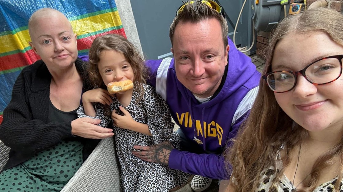 Holly Freeman is fundraising for Lindsey Lodge Hospice