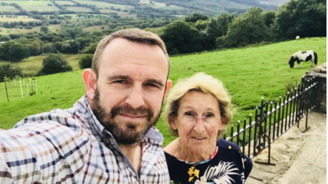 Andrew Protheroe is fundraising for Macmillan Cancer Support
