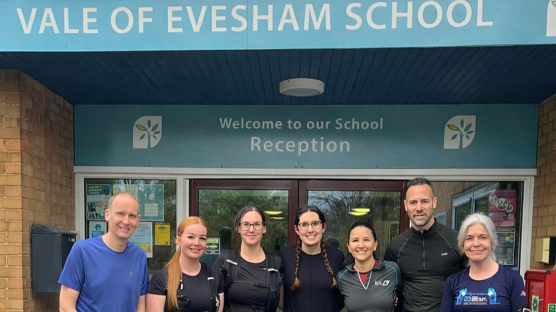 Jackie, Laura, Char, Vicky, Jamie, Tim, Deb, Ellis TEAM VALE is ...