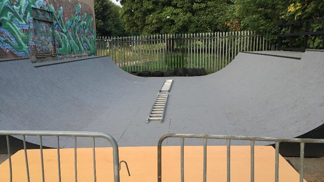 The Pioneer Club - Skatepark. Mini ramp rebuild part II - the final ...