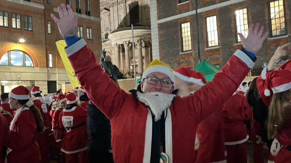 Stickler Santas Fun Run 2025 - JustGiving