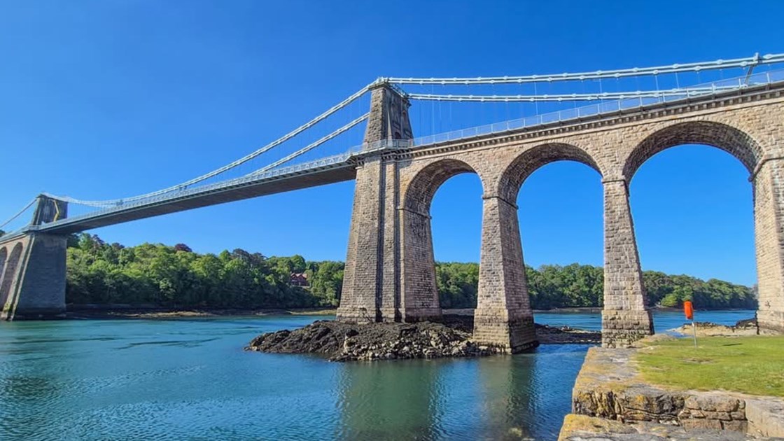 Gareth Rowlands is fundraising for The Rescue Hotel