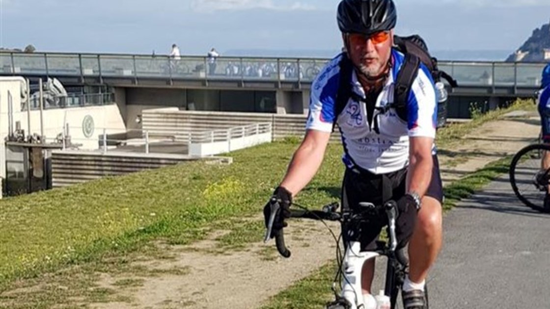 Martin BORLEY is fundraising for O2e